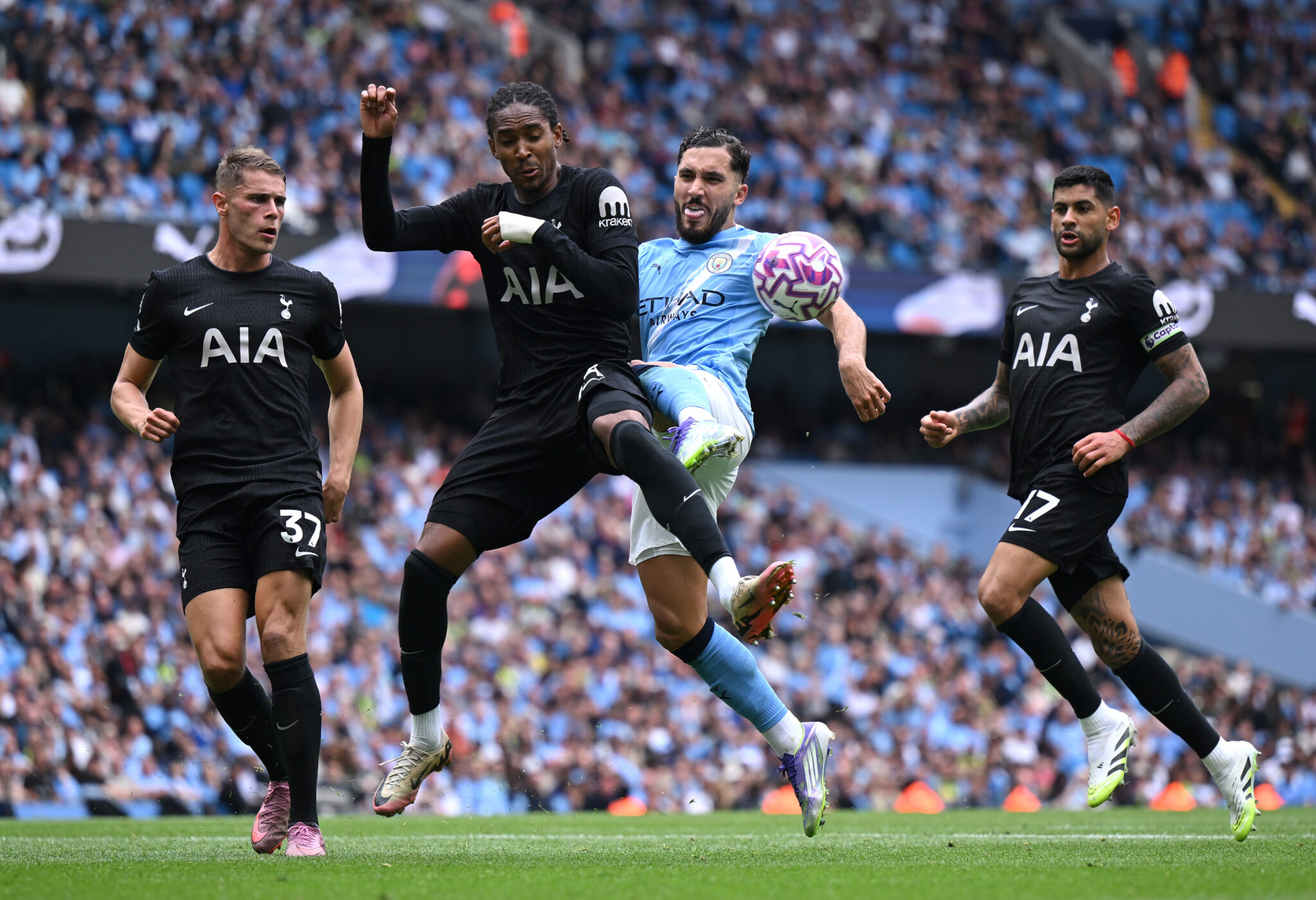 Buoyant Spurs Welcome Manchester City - HOOLIGAN SOCCER